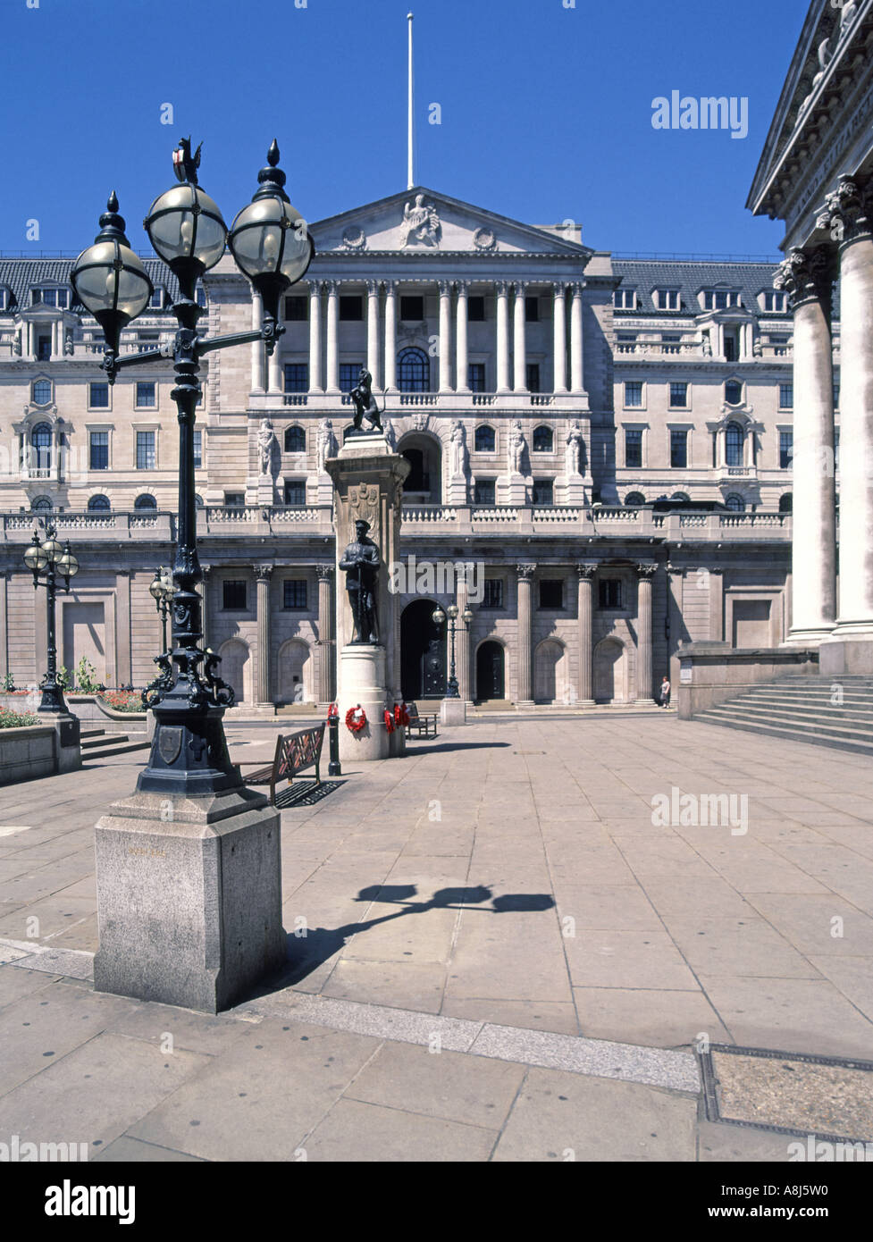 Outside exterior cities investment hi-res stock photography and images ...