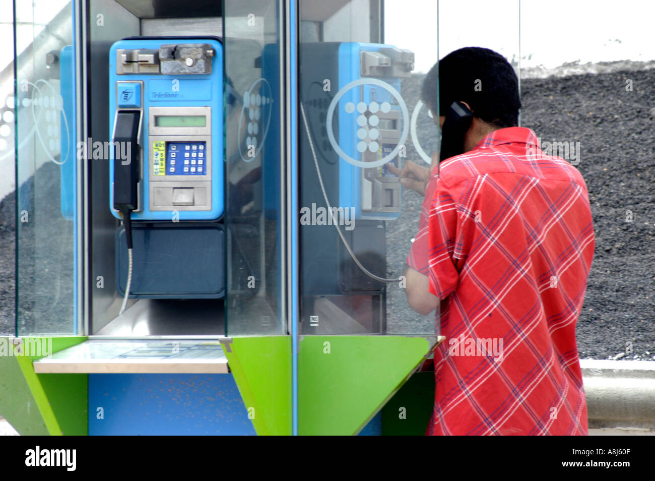 Man using payphone hi-res stock photography and images - Alamy