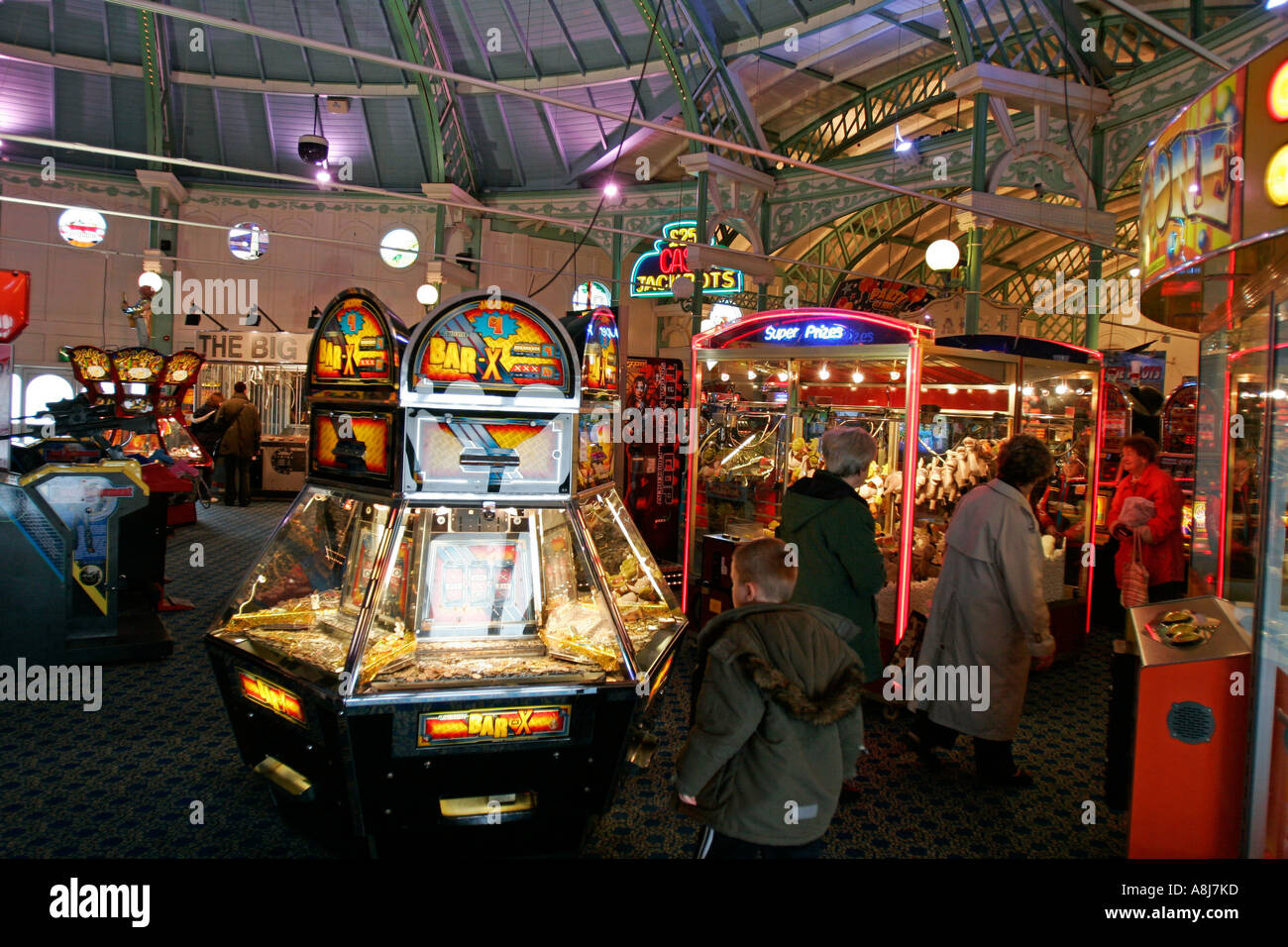 Brighton arcade hi-res stock photography and images - Alamy