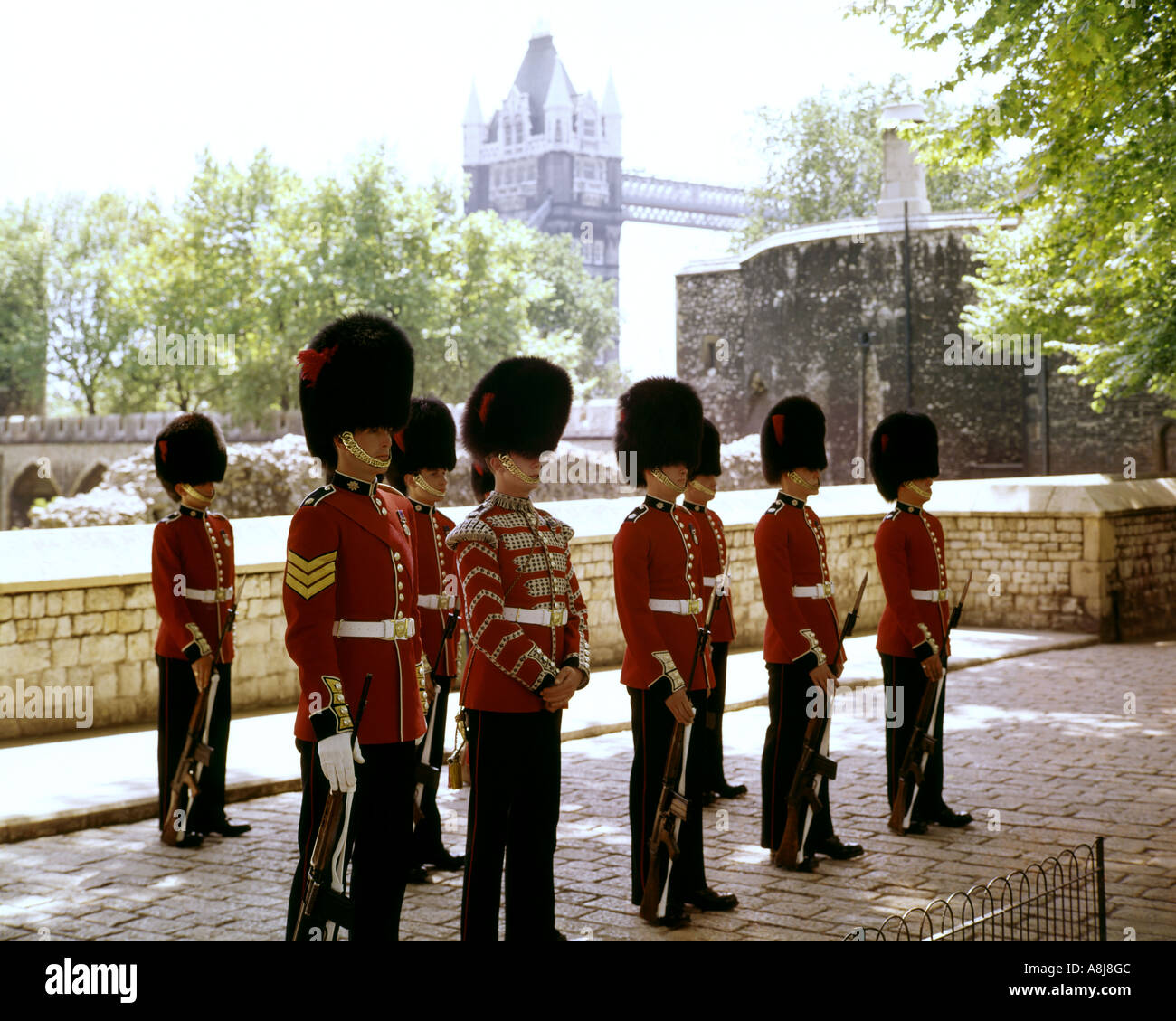 Guard tower of london ceremonial guard hi-res stock photography and images - Alamy