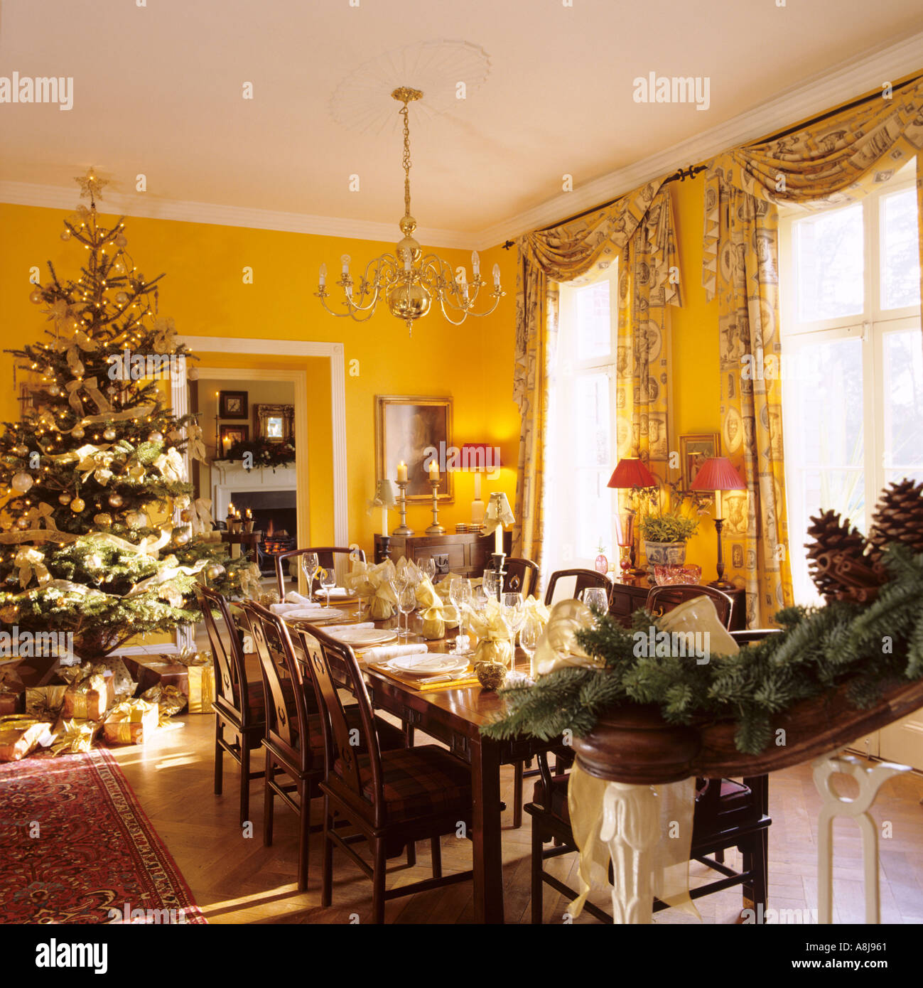 Christmas dinner table hi-res stock photography and images - Alamy