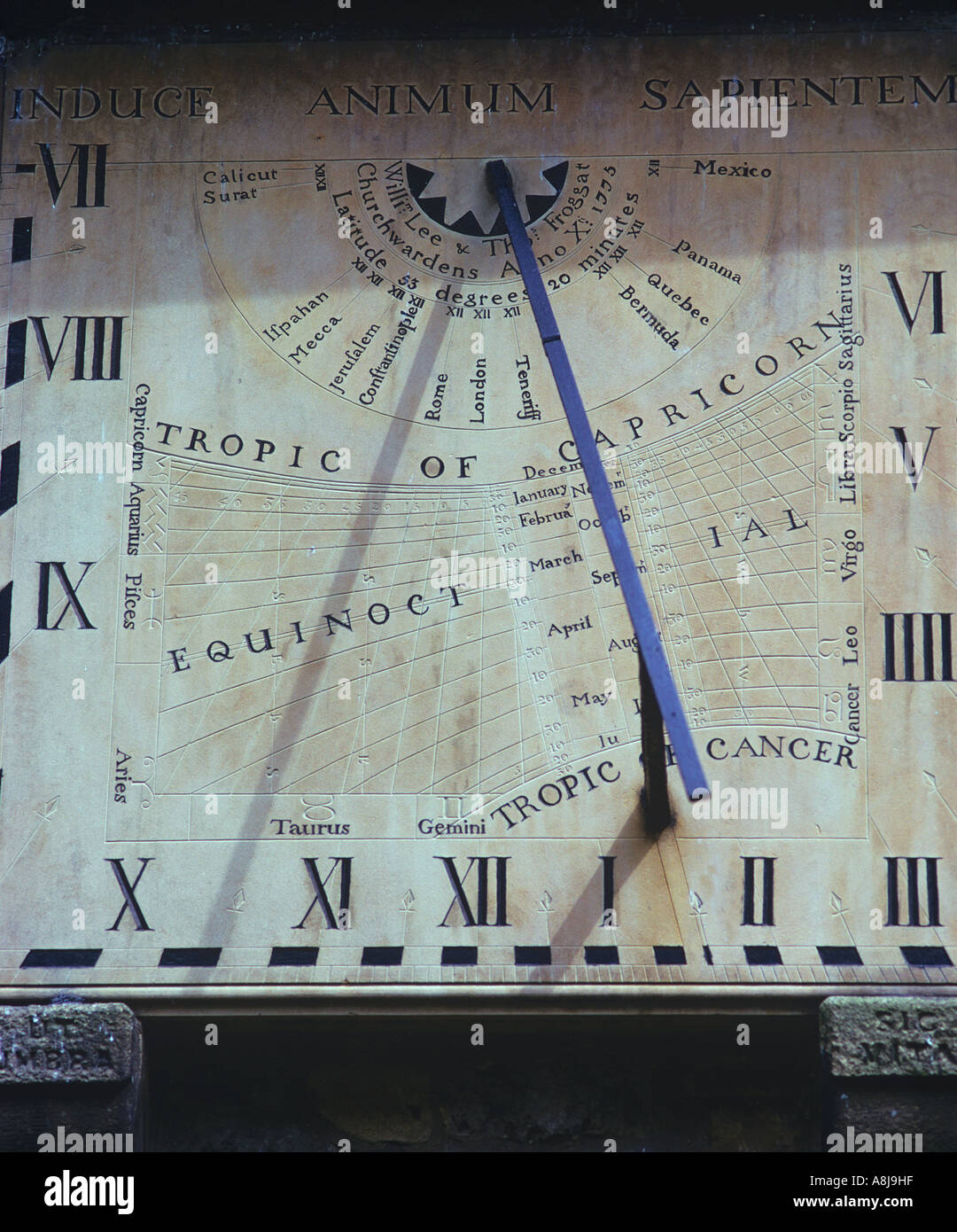 Sun dial hi-res stock photography and images - Alamy