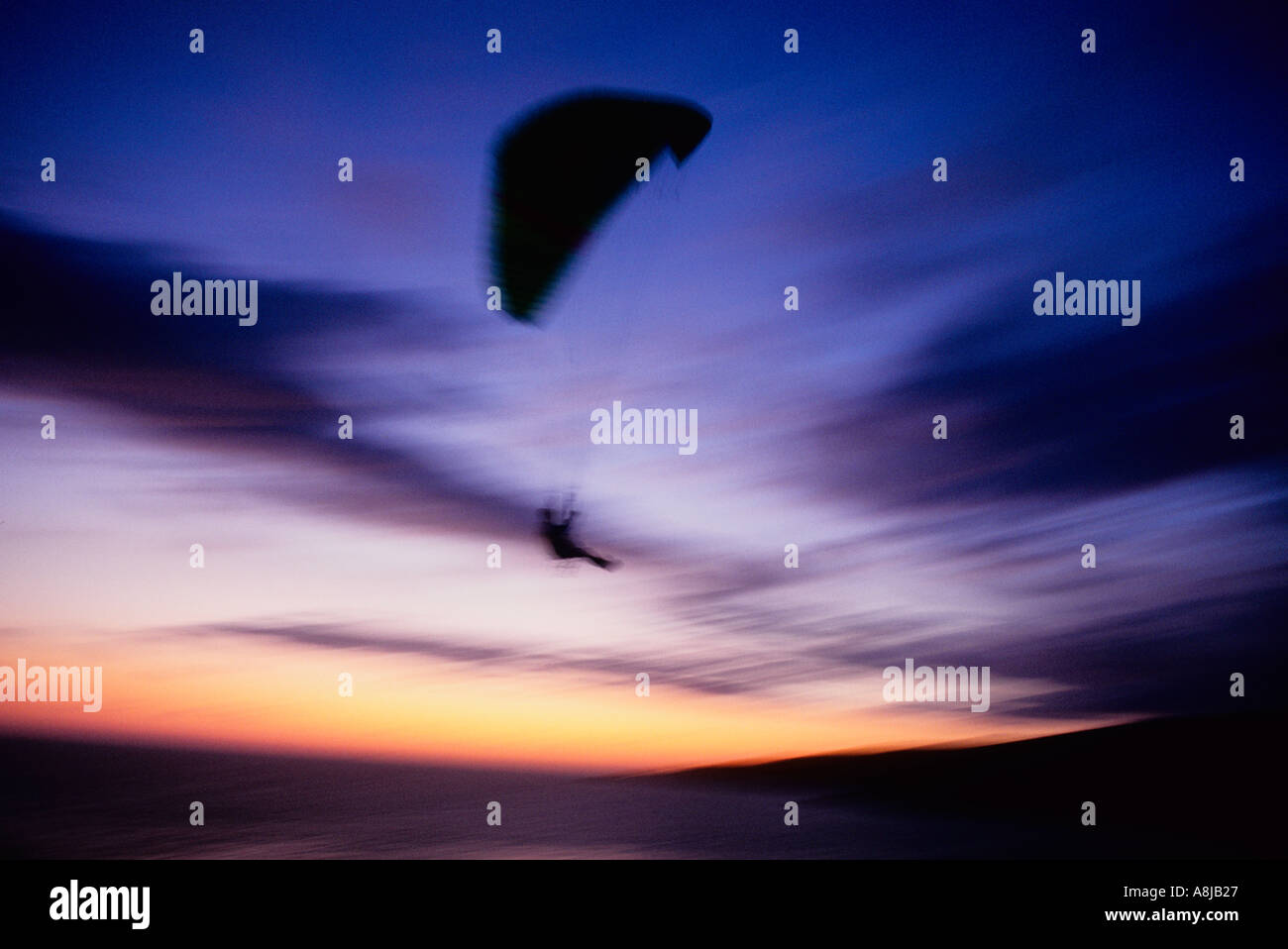 Parachuting athletes hi-res stock photography and images - Alamy