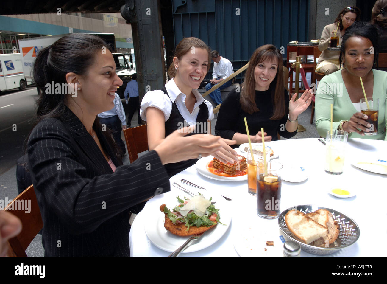 Group women eat lunch hi-res stock photography and images - Alamy