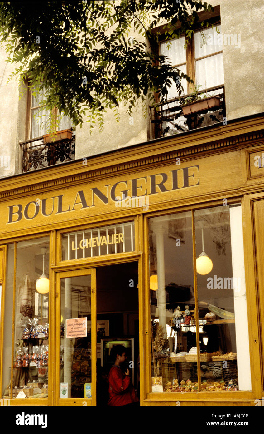 Paris baguette store hi-res stock photography and images - Alamy