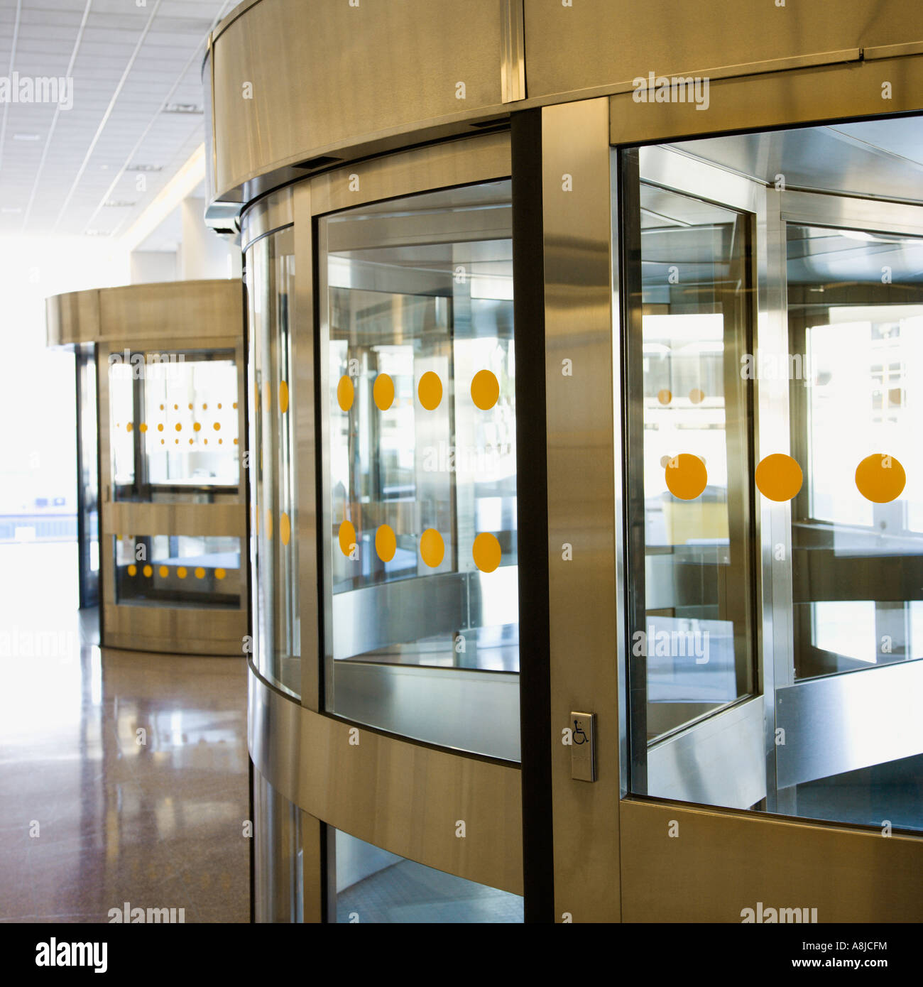 Revolving airport door entrance hi-res stock photography and images - Alamy