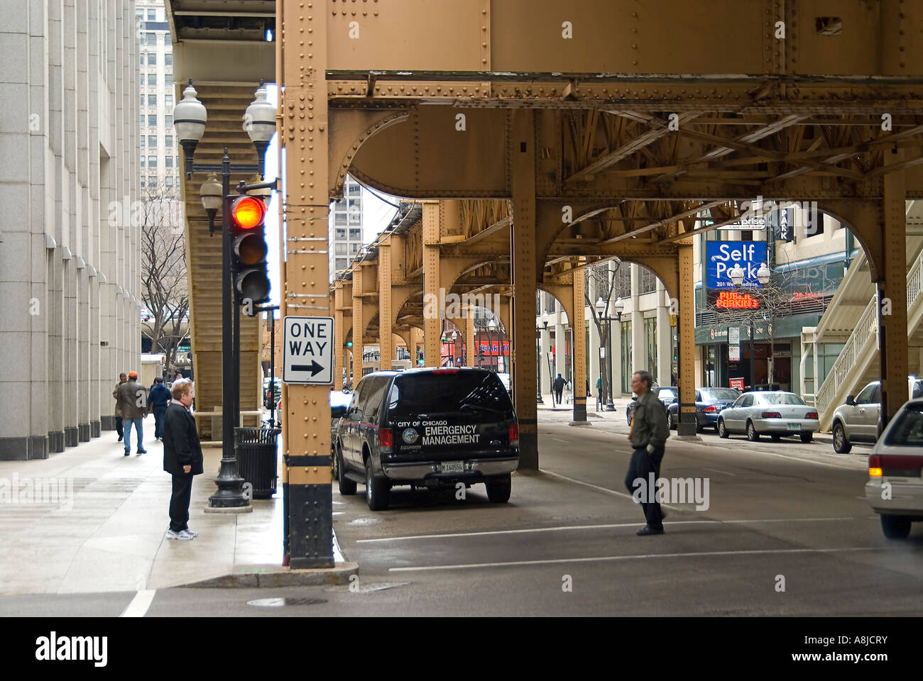 Chicago L Train Girders Stock Photo - Alamy
