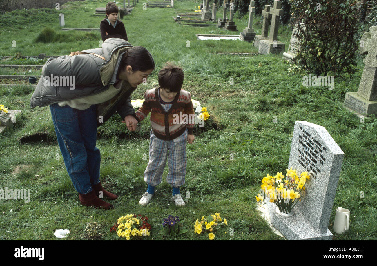 Mourning mother and grave hi-res stock photography and images - Alamy