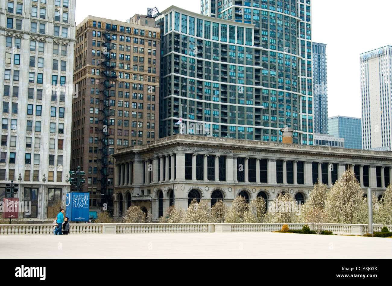 Chicago Public Library & Michigan Ave. Buildings Stock Photo - Alamy