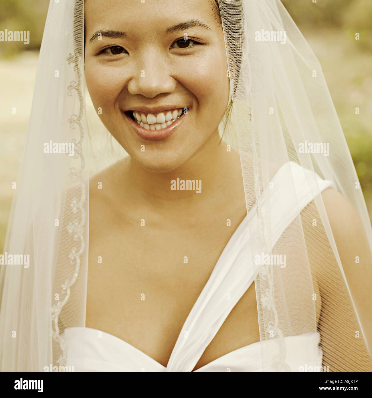 Portrait of a bride smiling Stock Photo - Alamy