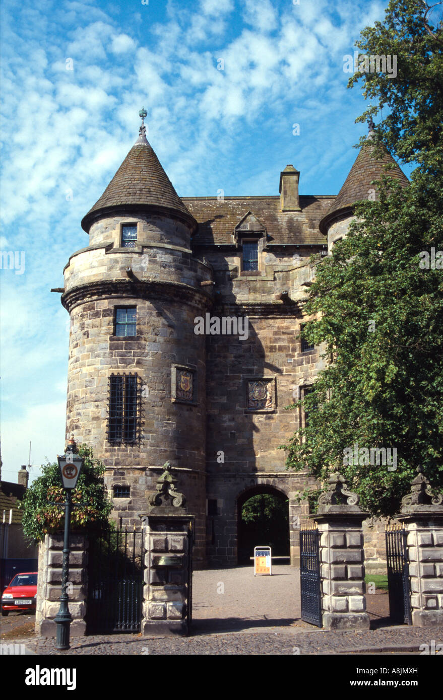 Post scottish building national trust for scotland scottish kings hi ...