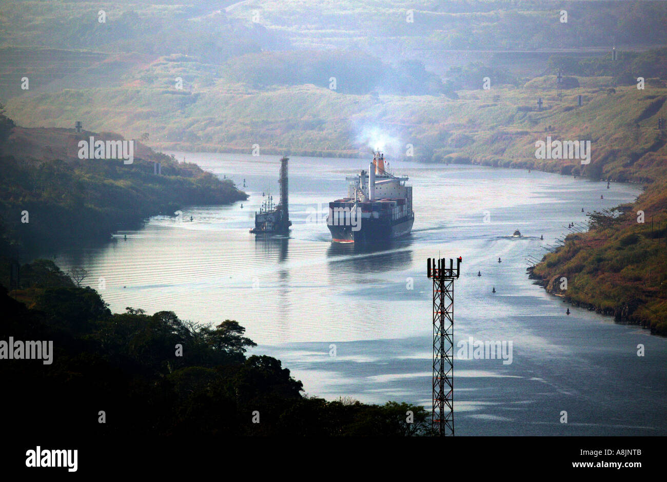 Sailing panama canal hi-res stock photography and images - Alamy