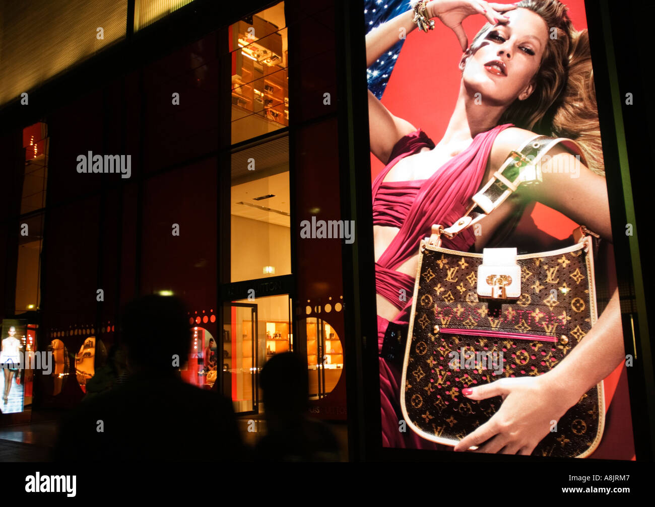 Japan tokyo omotesando louis vuitton hi-res stock photography and ...