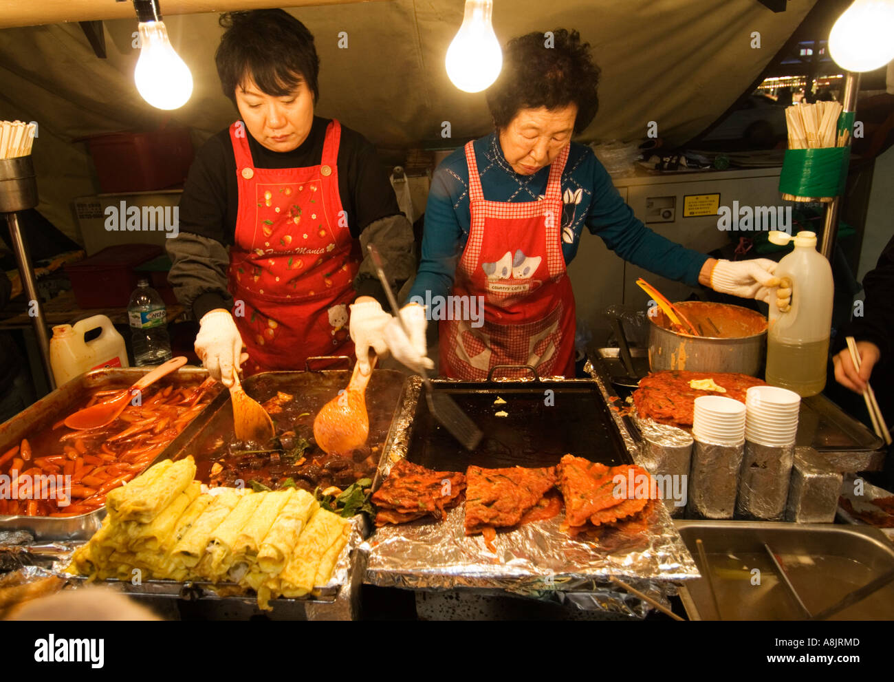 Night food stall in Seoul South Korea Stock Photo - Alamy