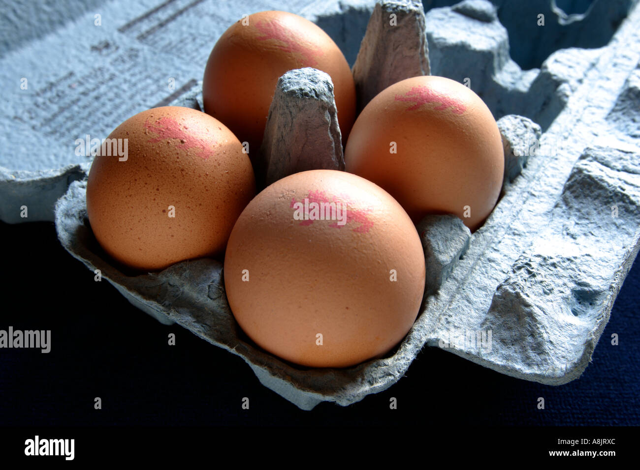 Chicken eggs and egg-box Stock Photo - Alamy