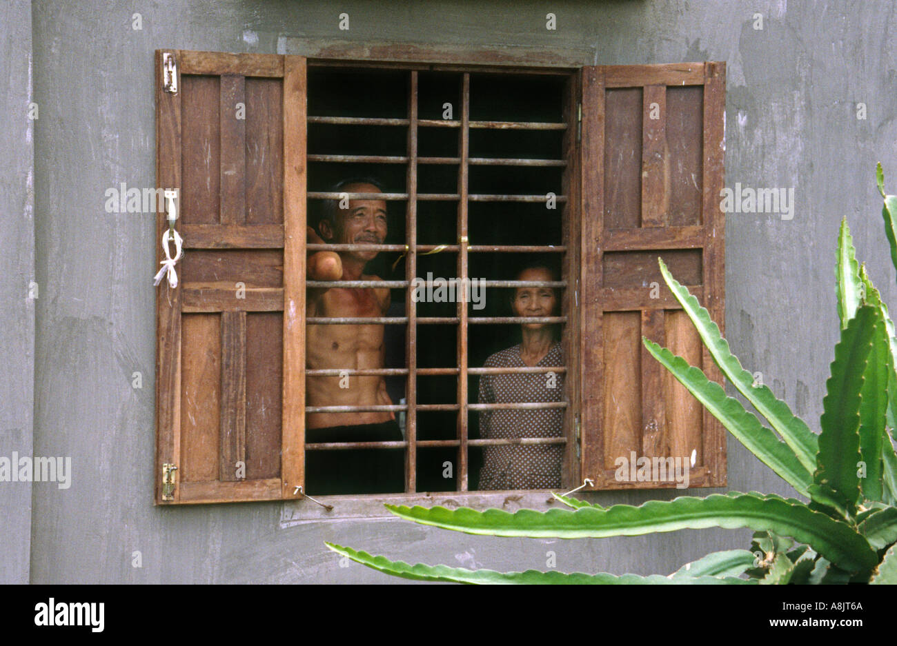 Elderly vietnamese couple hi-res stock photography and images - Alamy