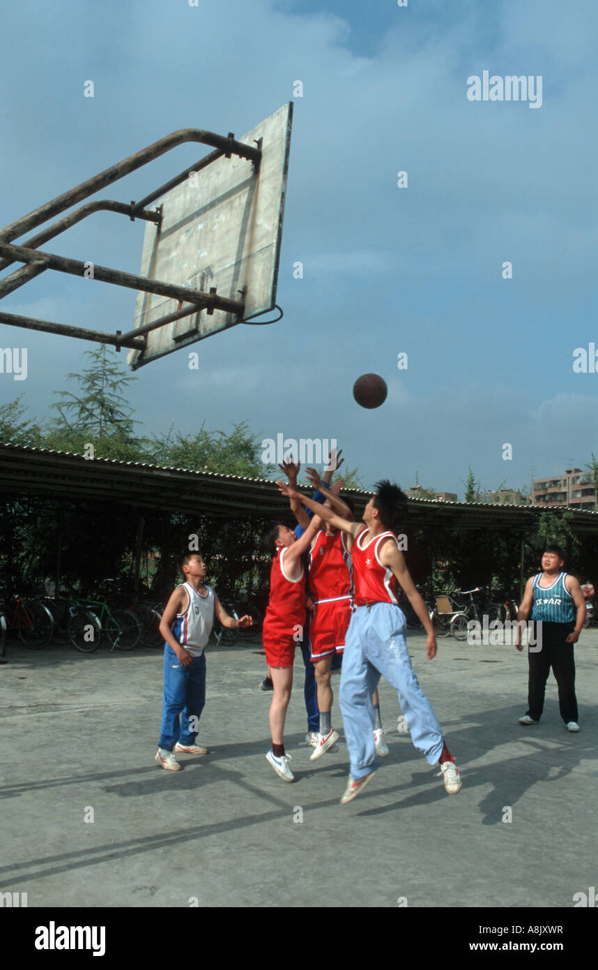 CHINA YOUTH PLAYING BASKETBALL IN KUNMING YUNNAN PROVINCE Photo Julio ...