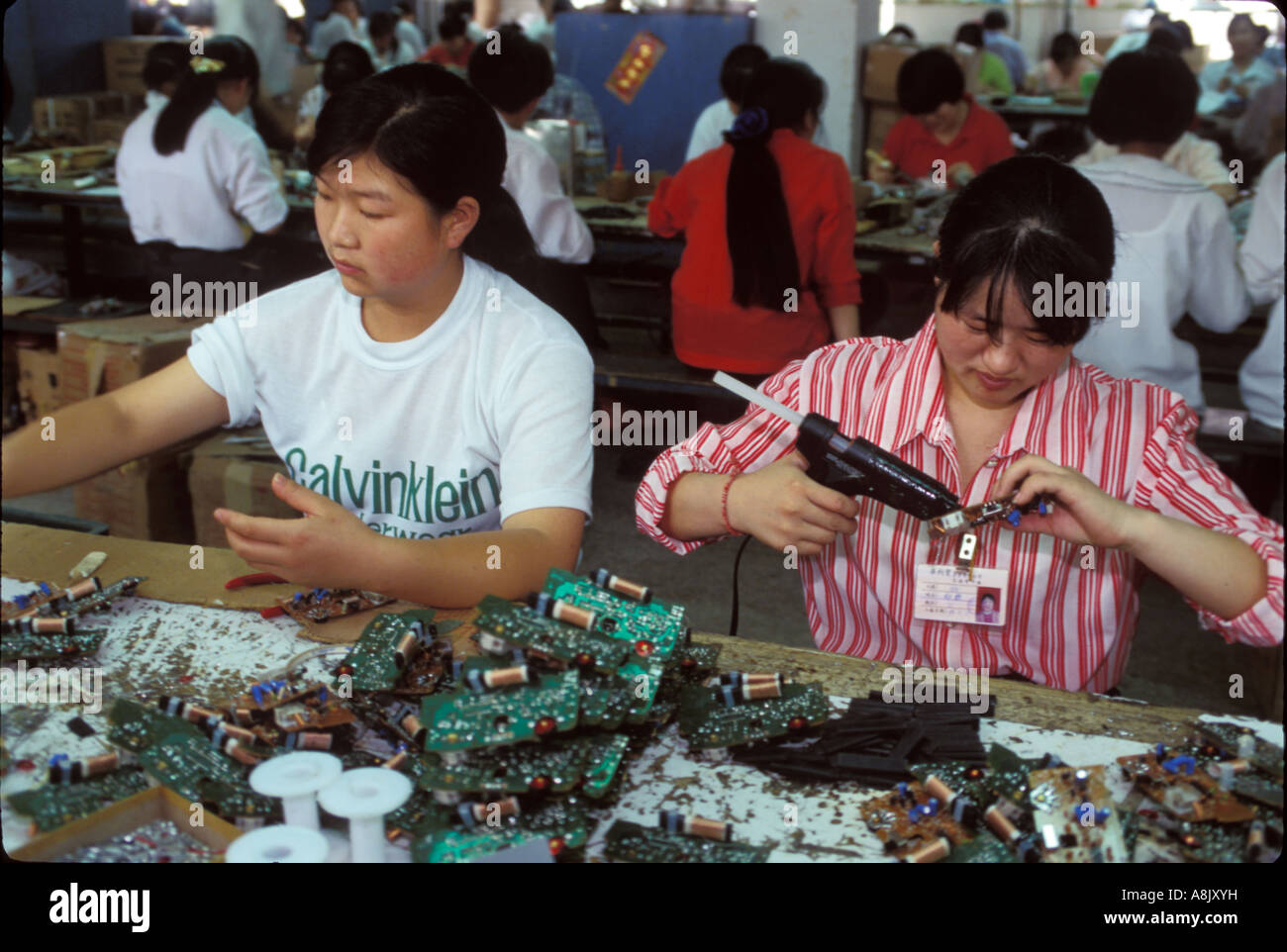 CHINA ELECTRONICS ASSEMBLY LINE IN GUANGDONG PROVINCE Photo Julio ...