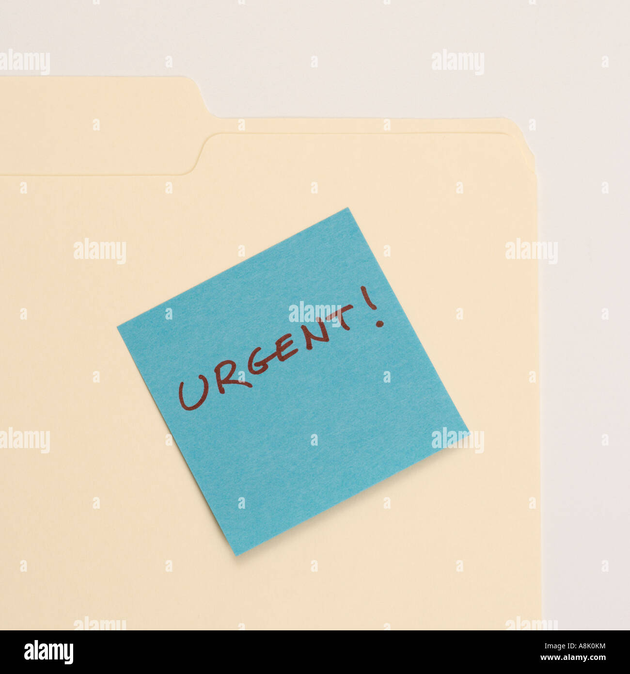 Folder with a sticky note attached reading urgent Stock Photo - Alamy
