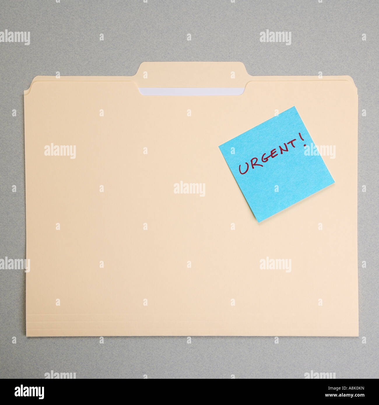 Folder with a sticky note attached reading urgent Stock Photo - Alamy