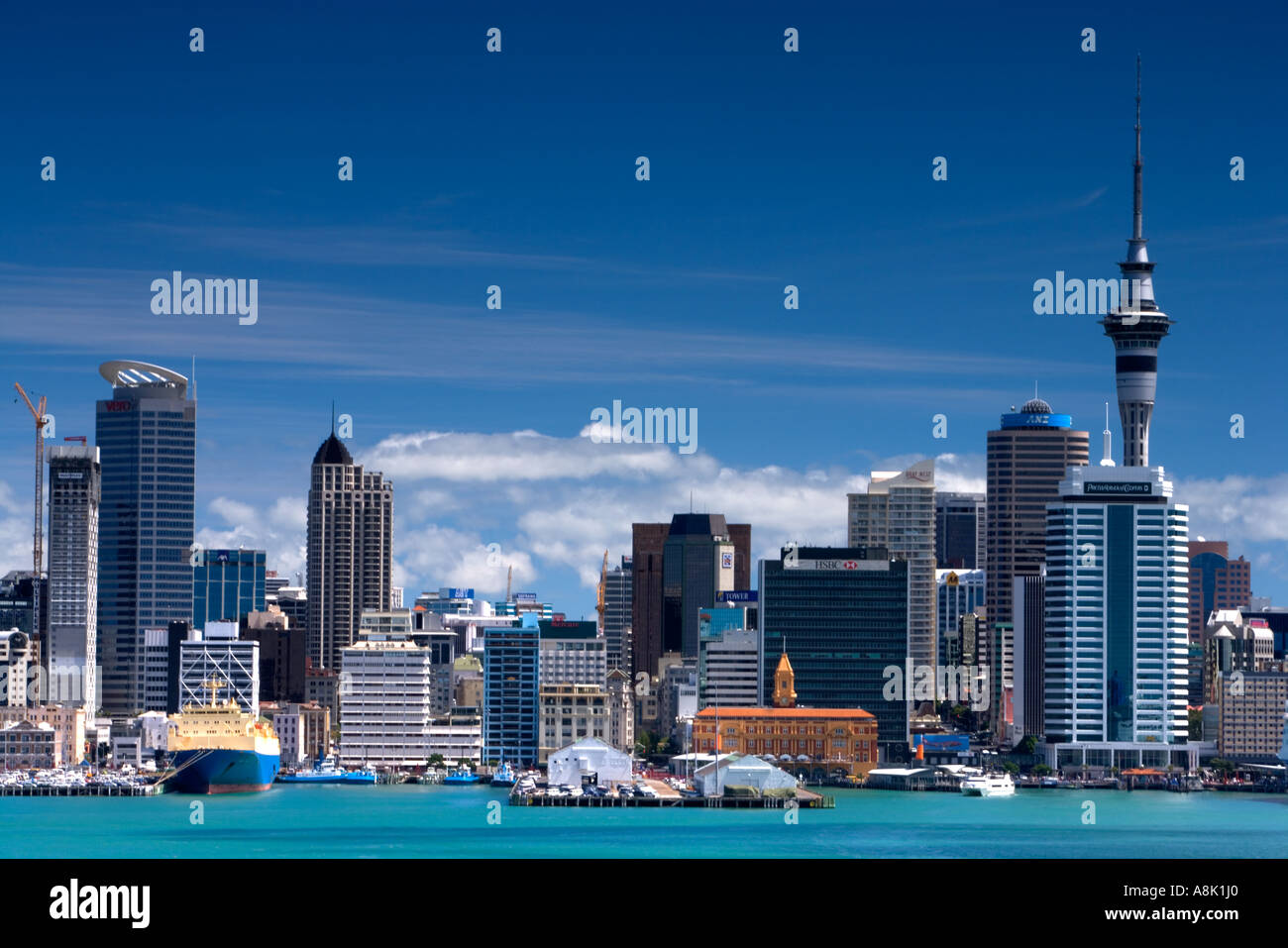 Office block skytower hi-res stock photography and images - Alamy