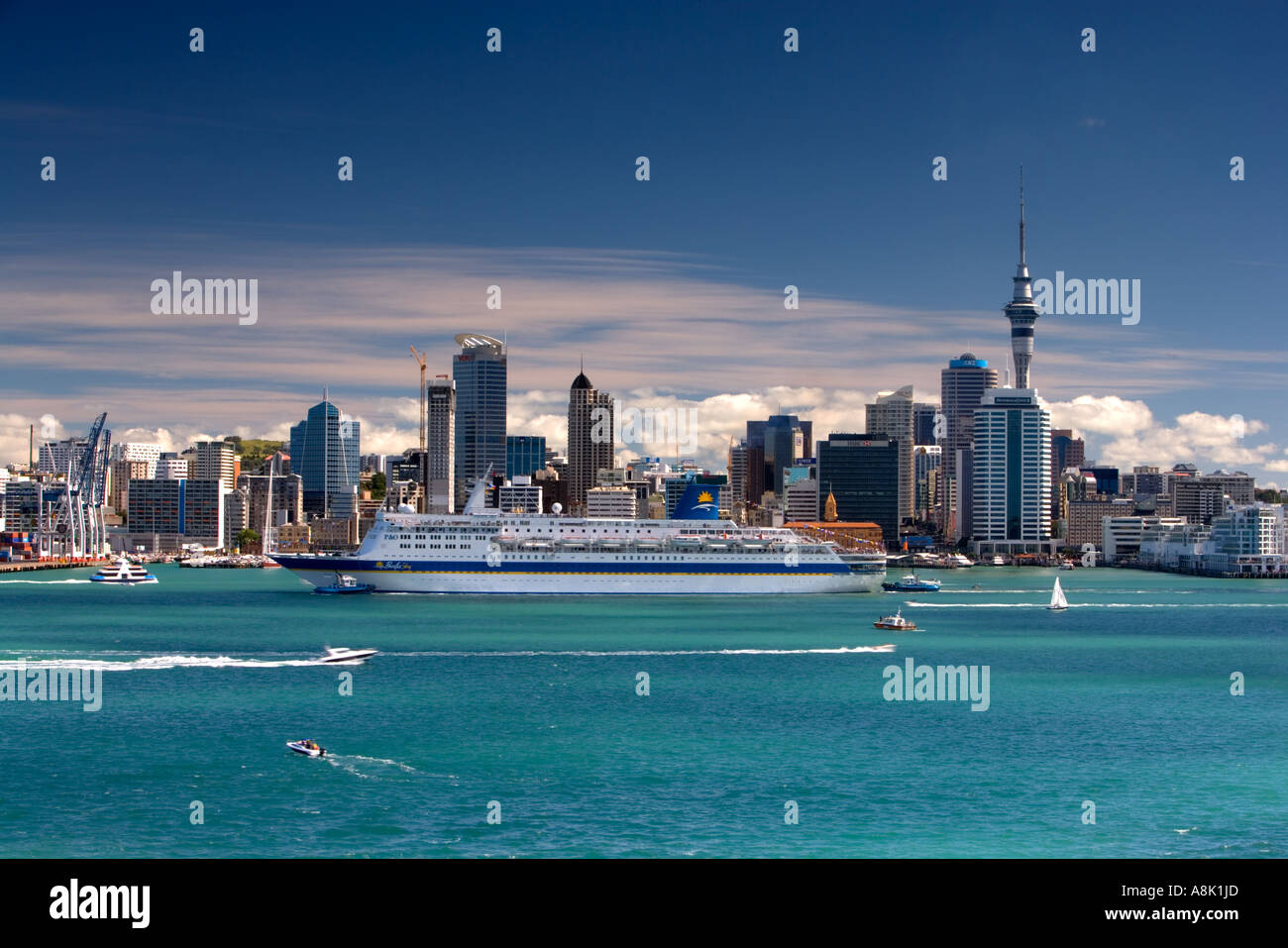 Ship auckland hi-res stock photography and images - Alamy