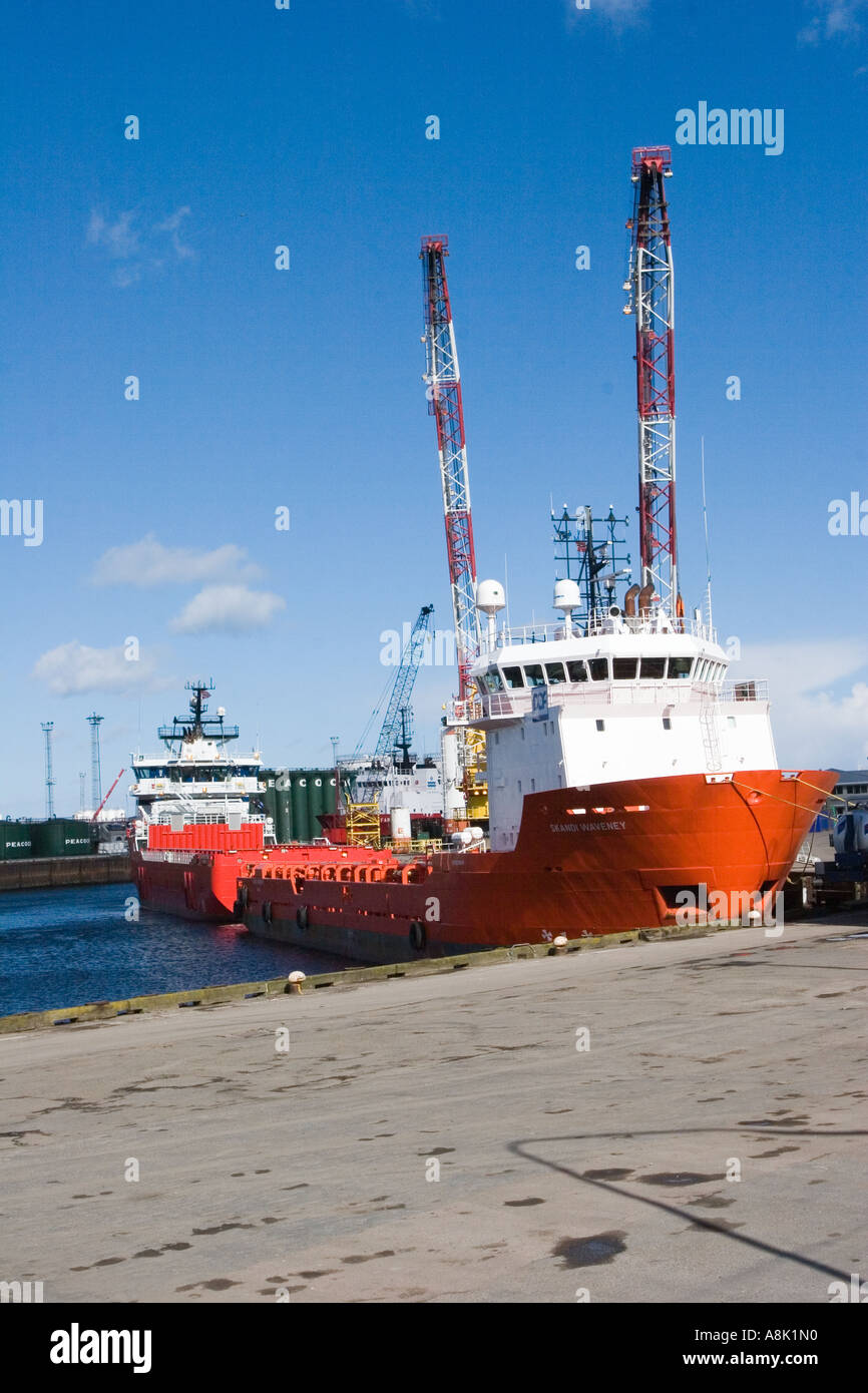 Aberdeen oil rigs hi-res stock photography and images - Alamy