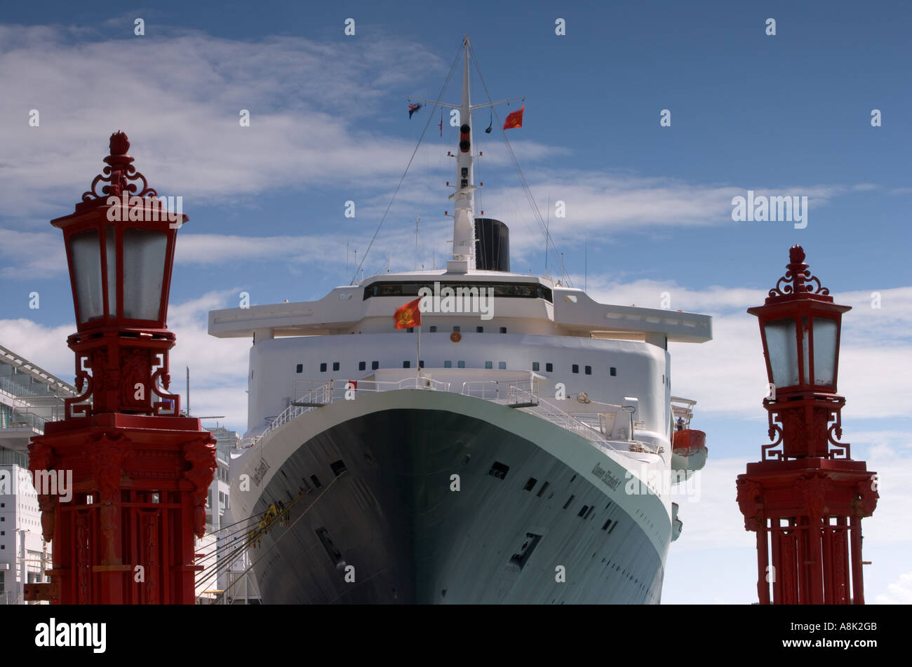 Queen elizabeth ii ship hi-res stock photography and images - Alamy
