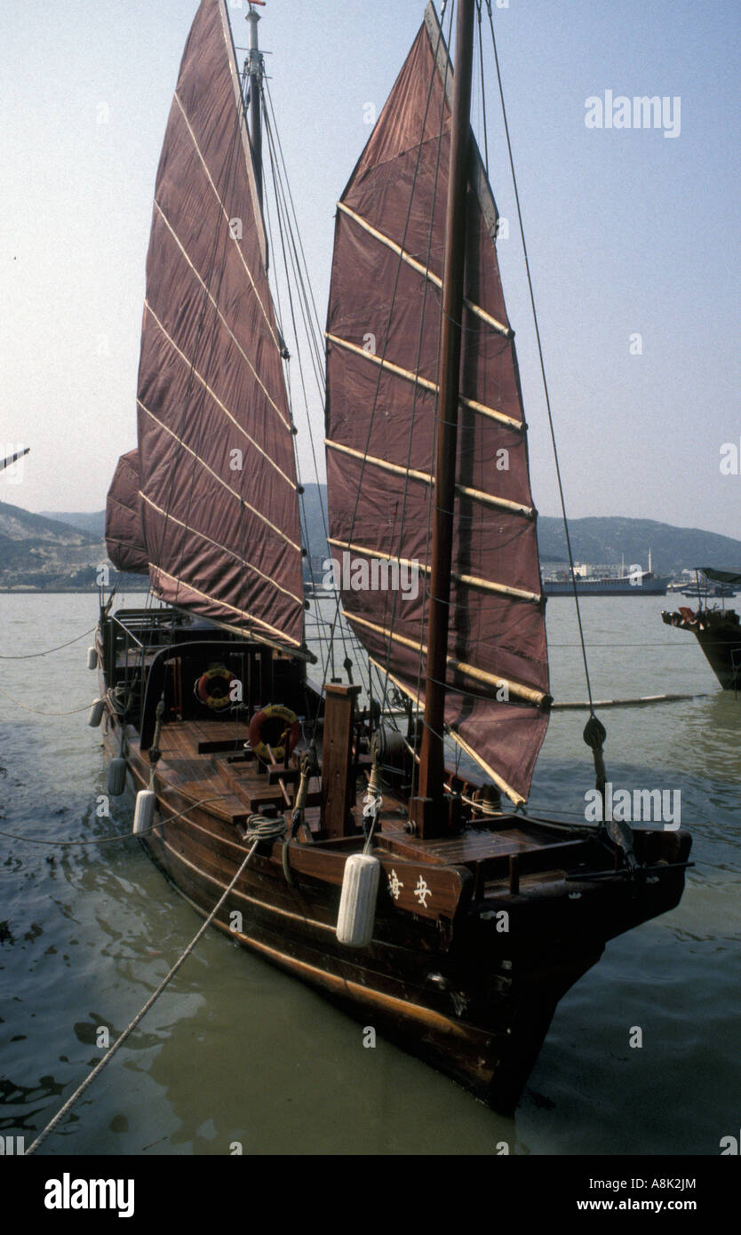 A traditional Chinese Junk close to Macau Stock Photo - Alamy
