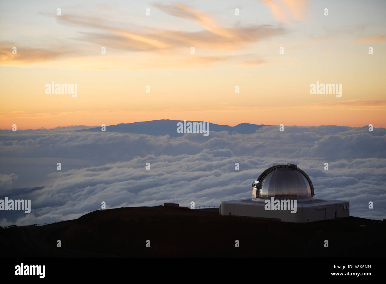 Nasa infrared telescope hawaii hi-res stock photography and images - Alamy