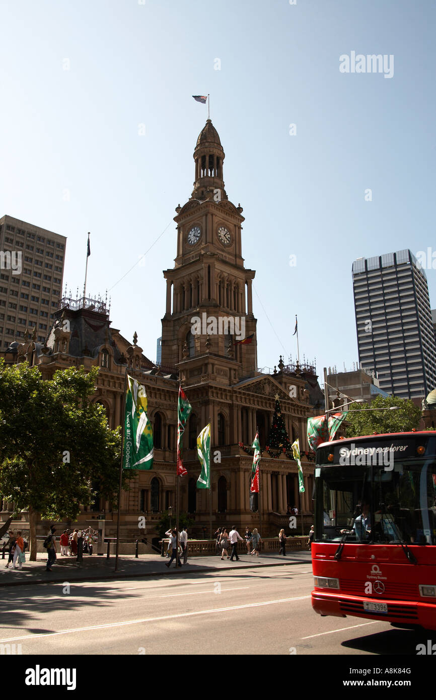Town Hall with Christmas banners and Sydney Explorer bus on George St ...