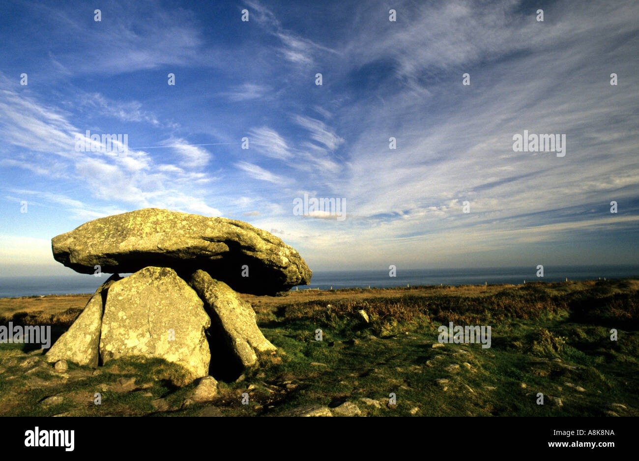 Chun quoit burial chamber Stock Photo - Alamy