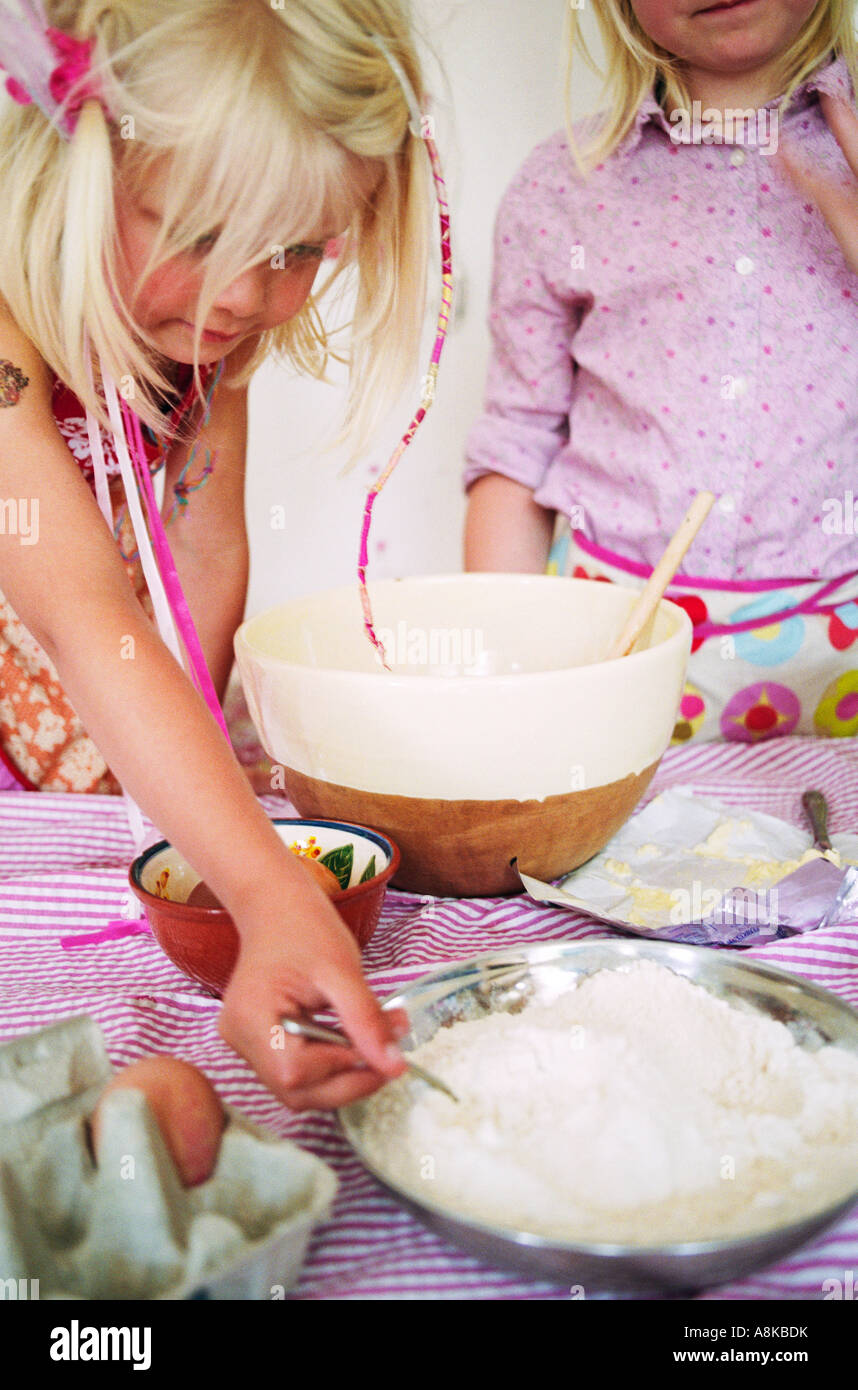 Children making cakes Stock Photo - Alamy