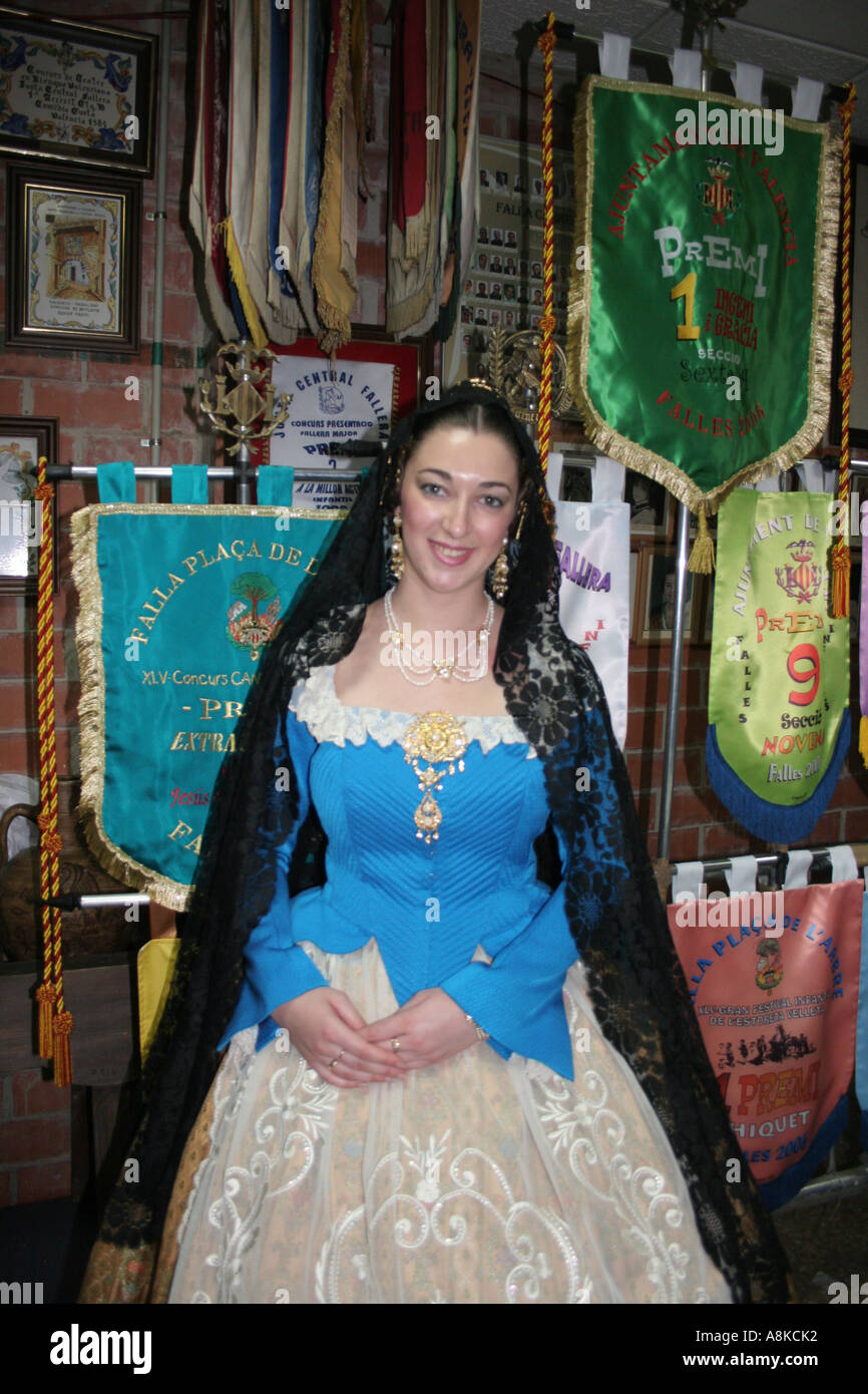 Traditional fallera costume hi-res stock photography and images - Alamy