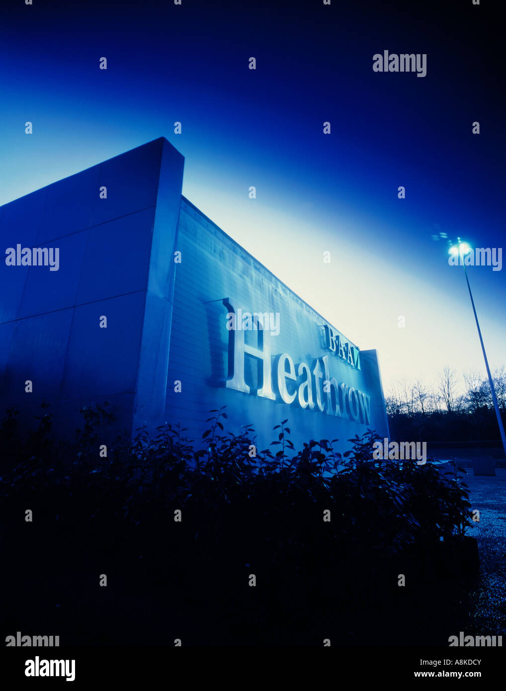 Heathrow airport sign hi-res stock photography and images - Alamy