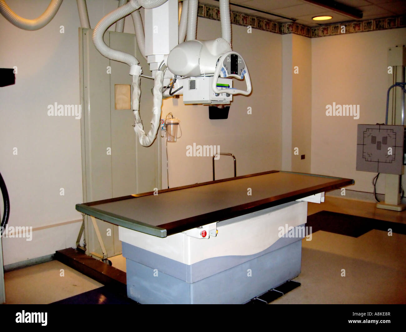 Radiography table and tube, to create x-rays Stock Photo - Alamy