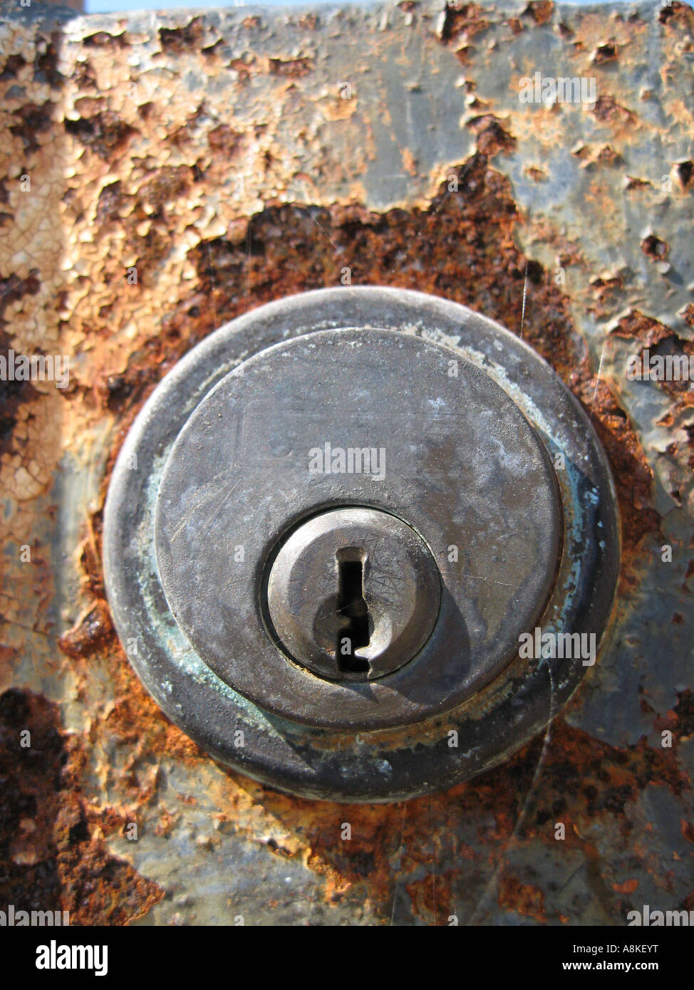 Key with hole hi-res stock photography and images - Alamy