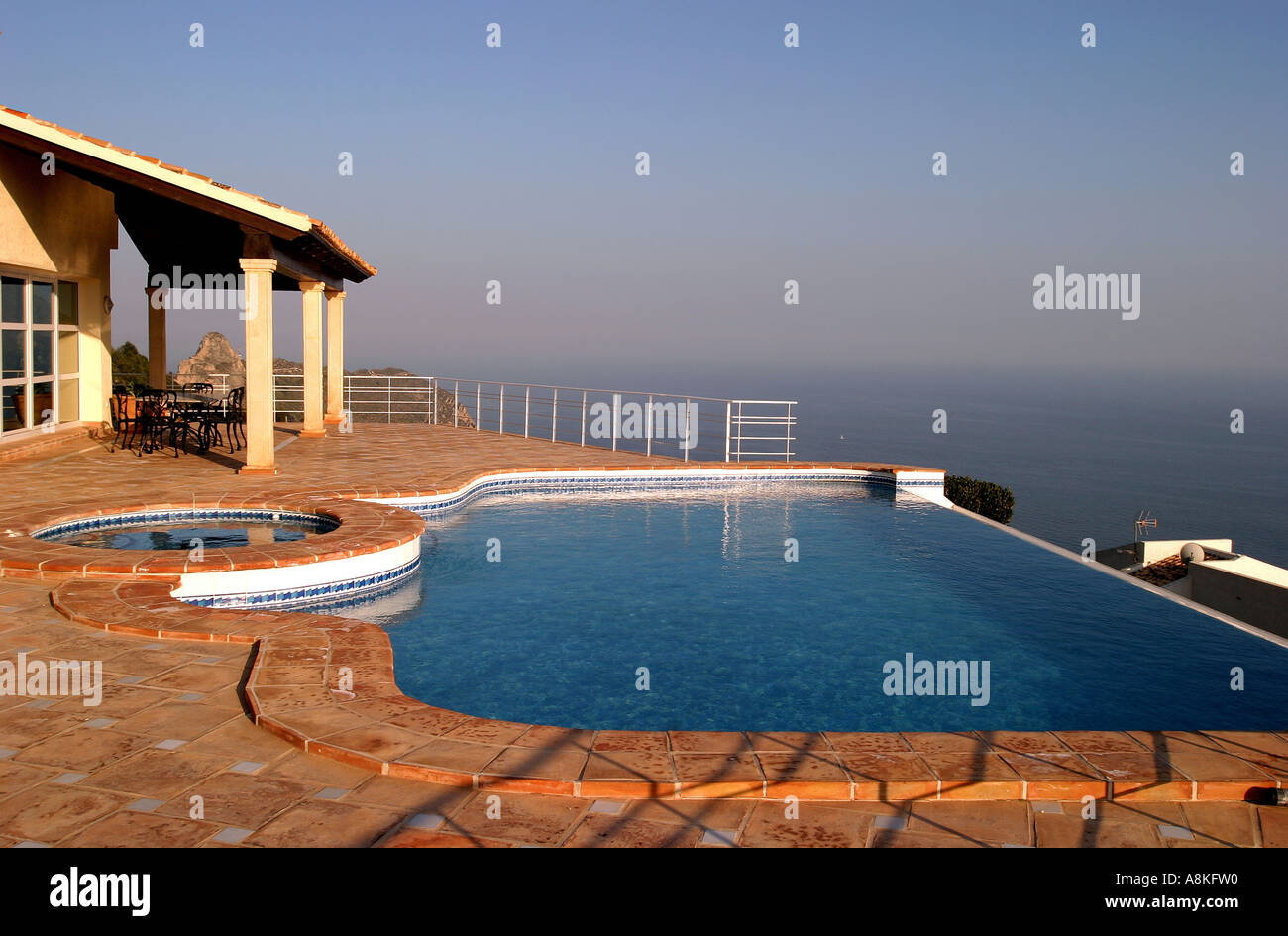 Luxury infinity swimming pool in villa in spain with incredible views ...