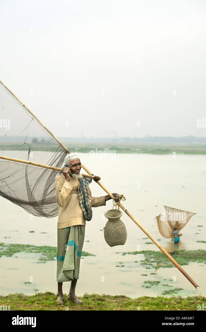 Bangladeshi traditional fishing net hi-res stock photography and images ...