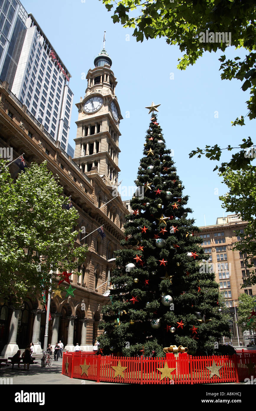 Martin Place with the Westin Hotel Christmas tree and decorations in ...