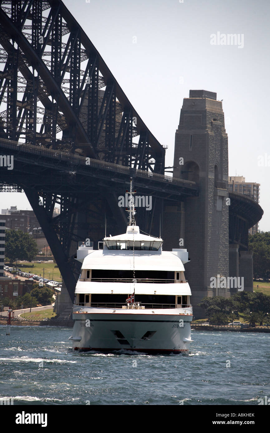 Harbour Bridge boats and Captain Cook cruise ship in Sydney New South ...
