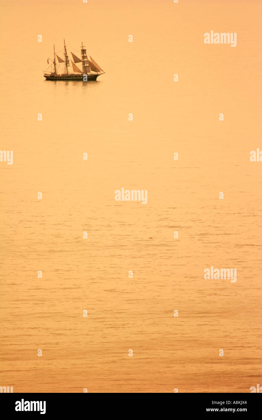 Old ship sailing sunset hi-res stock photography and images - Alamy