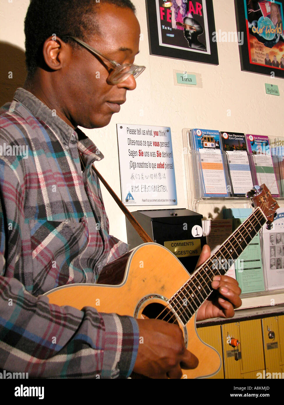 Black Singer With Guitar High Resolution Stock Photography and Images ...