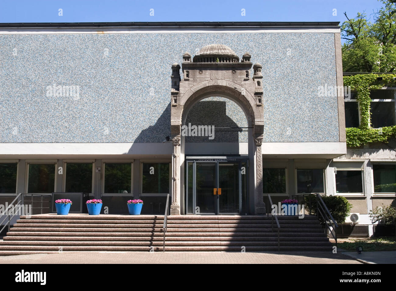 Jewish community center hi-res stock photography and images - Alamy