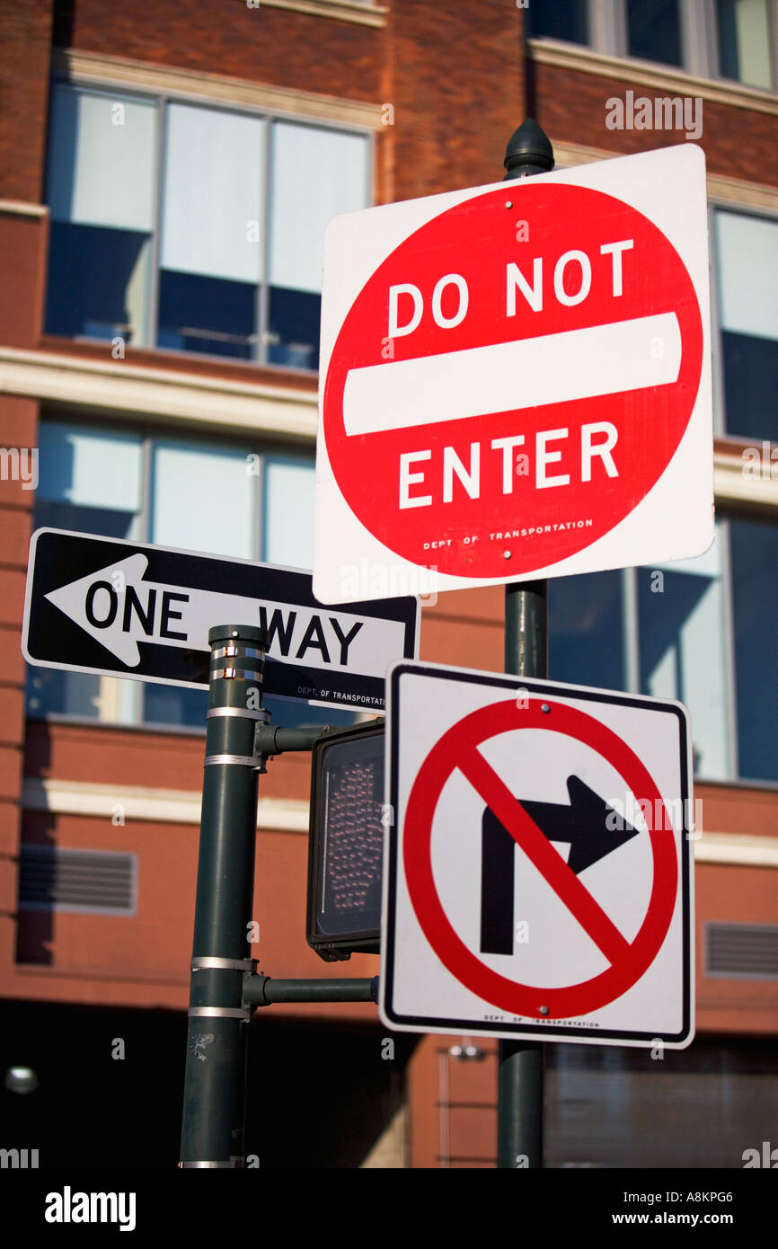 DO NOT ENTER, NO RIGHT TURN SIGN Stock Photo - Alamy