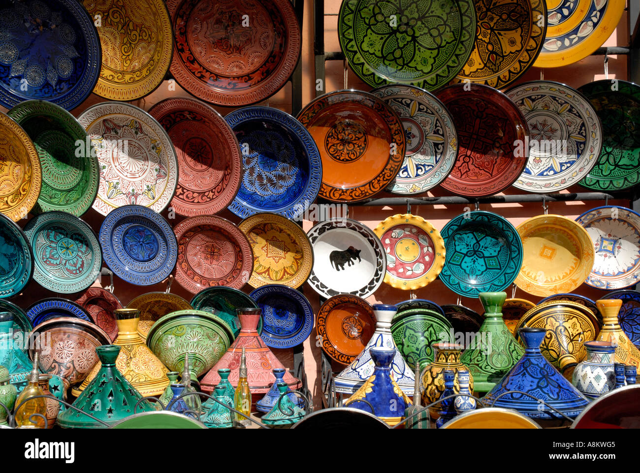 Marrakech morocco souvenirs pottery hi-res stock photography and images ...