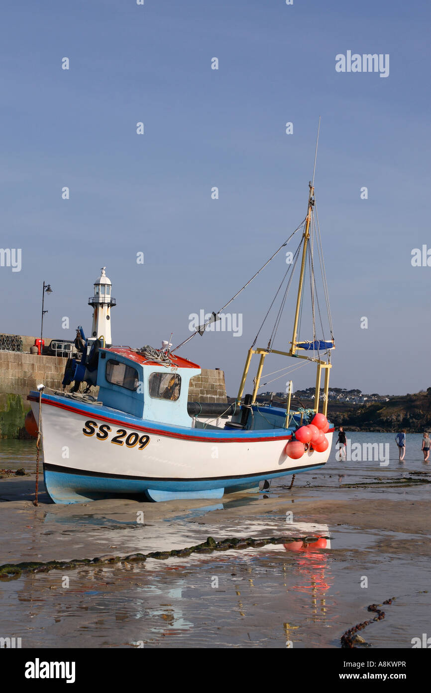 St Ives Cornwall fishing boat in harbour Stock Photo - Alamy