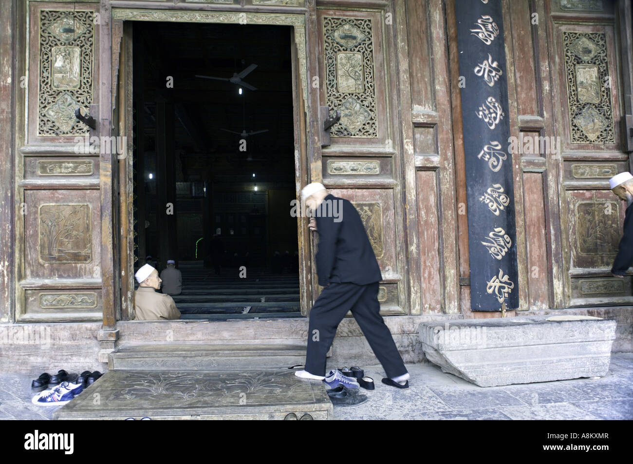 Chinese men pray in great hi-res stock photography and images - Alamy