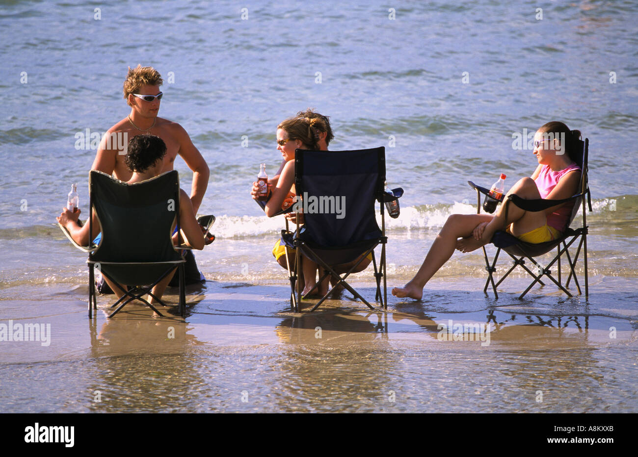 Australian teenagers summer beach hi-res stock photography and images ...