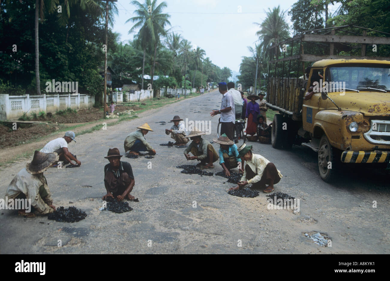Forced labour hi-res stock photography and images - Alamy